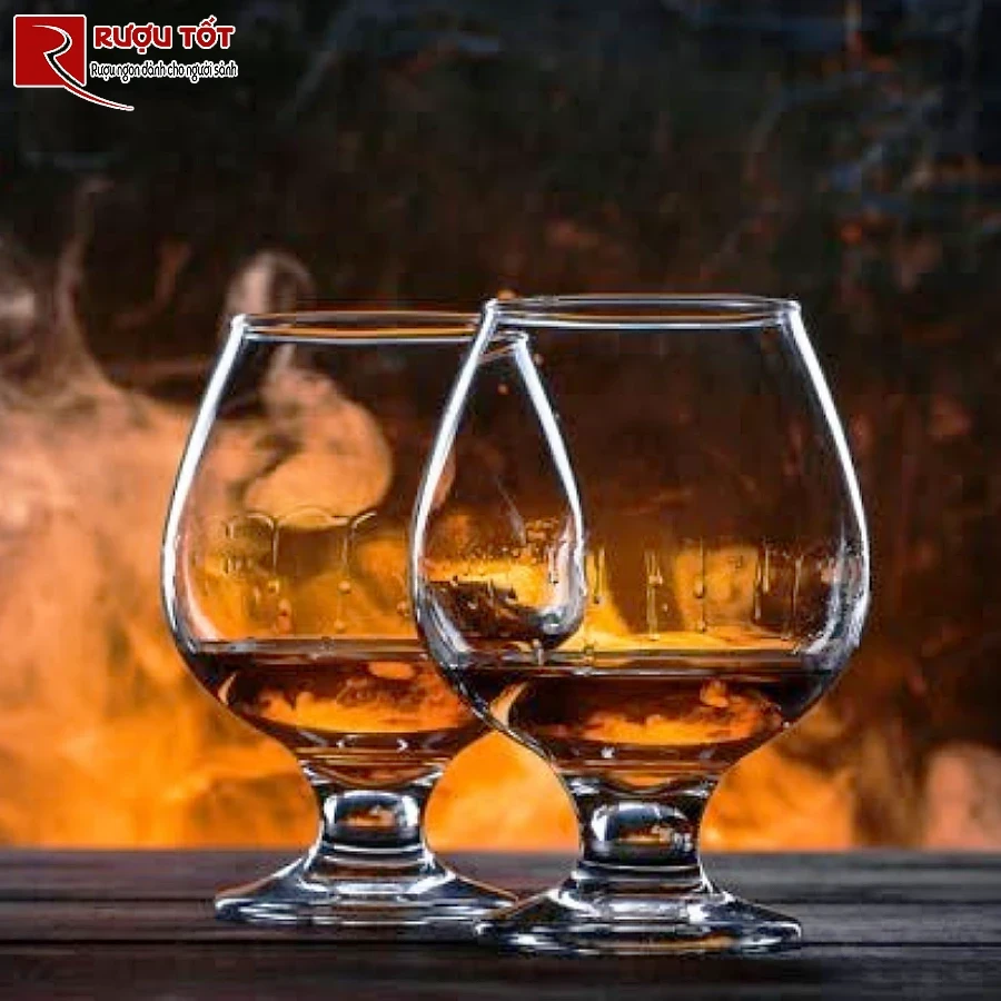 Sự Thật Về Ly Uống Cognac XO Thế Kỷ 17: Chỉ Dùng Cốc Gỗ, Ca Thiếc?